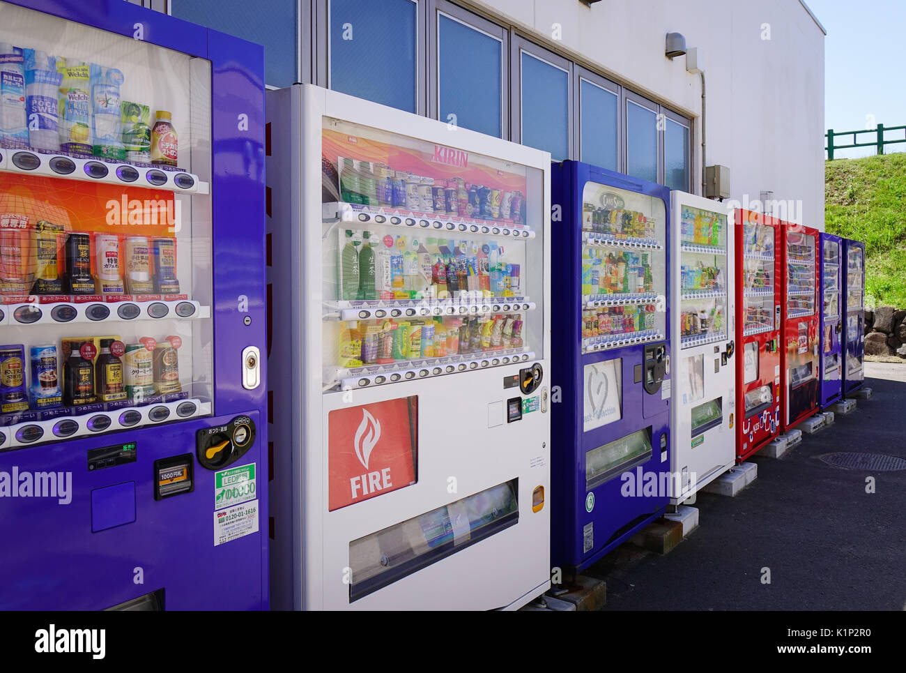 Vending machine soda mall hi-res stock photography and images - Alamy