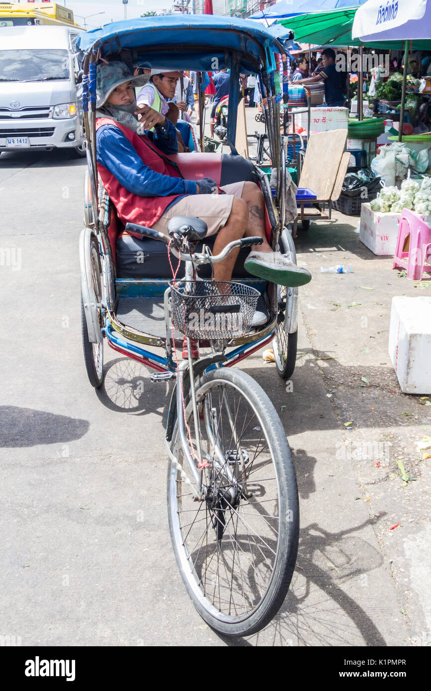 Waiting rickshaw hi-res stock photography and images - Alamy