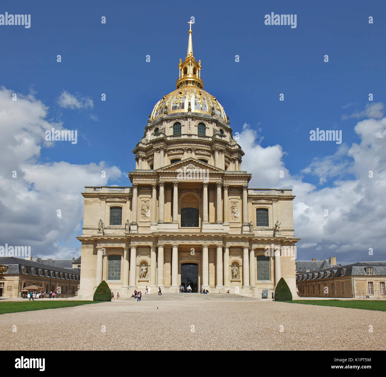 The Dôme des Invalides in Les invalides complex in Paris, France Stock ...