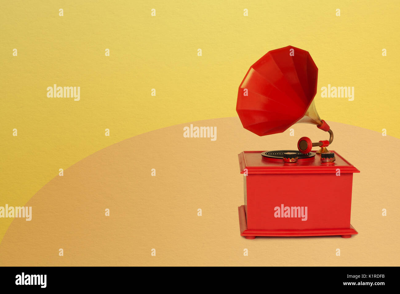 1930's music speaker hi-res stock photography and images - Alamy