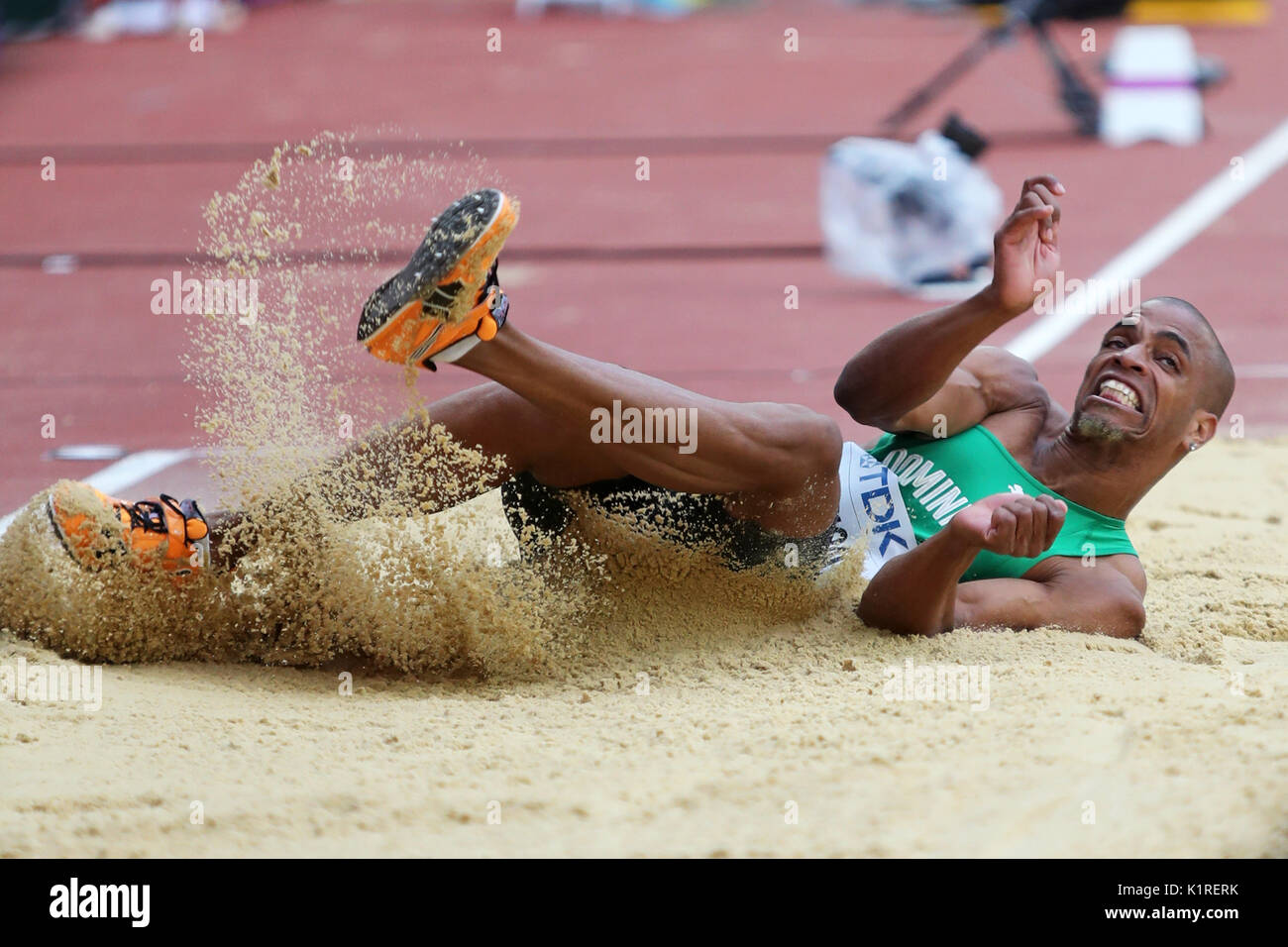 Mens triple jump qualification hi-res stock photography and images - Alamy