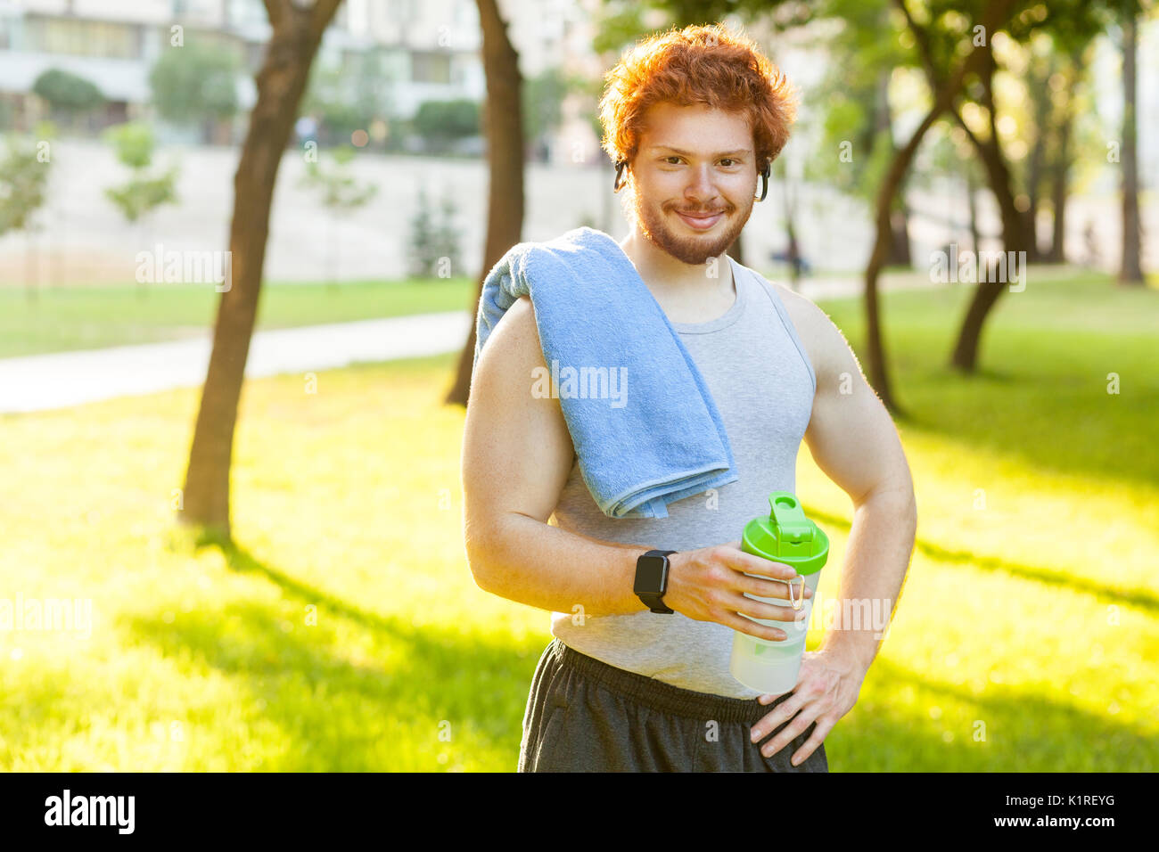 Holing the sun hi-res stock photography and images - Alamy