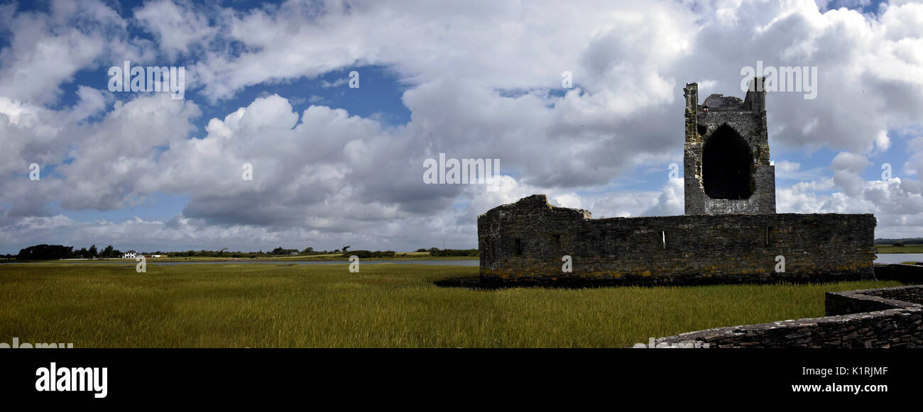 Ireland Carrigafoyle Castle Co. Kerry. Ruined Elizabethan fortress ...