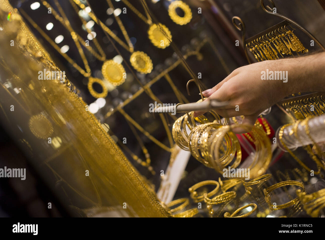 Gaza City, The Gaza Strip, Palestine. 27th Aug, 2017. A gold vendor in ...