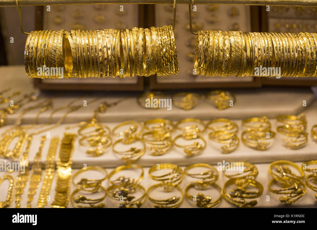 Gaza City, The Gaza Strip, Palestine. 27th Aug, 2017. A gold vendor in ...