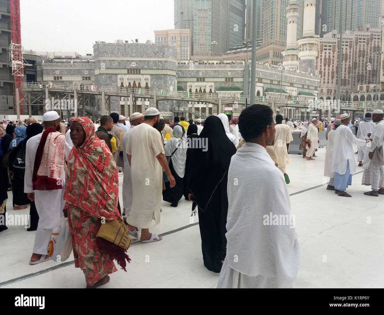 Mecca, Mecca, Saudi Arabia. 24th Aug, 2017. Muslim pilgrims gather ...