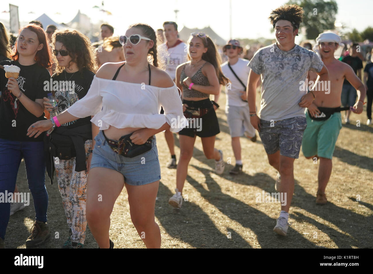 Teenagers fans running hi-res stock photography and images - Alamy