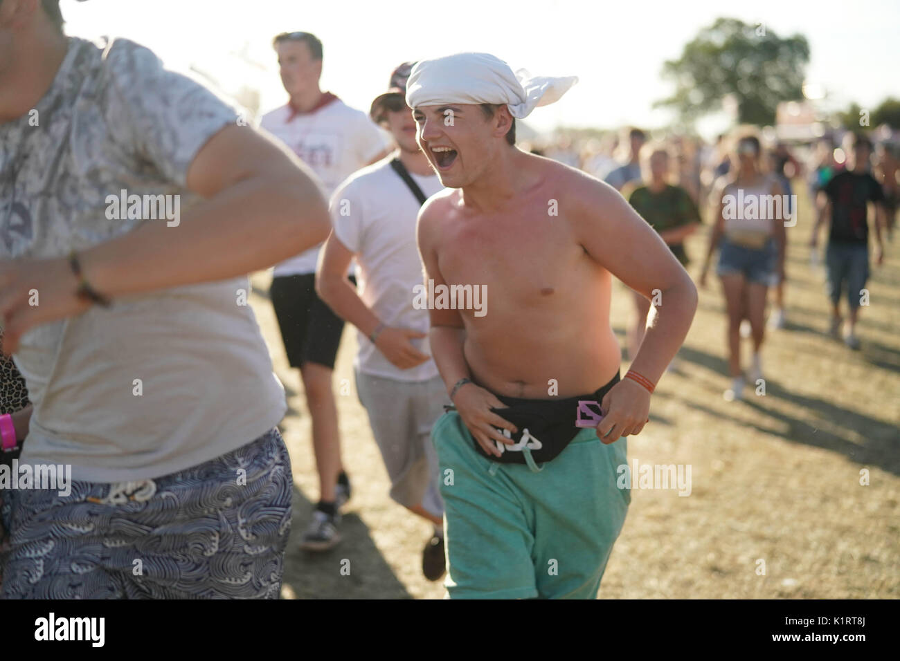 Teenagers fans running hi-res stock photography and images - Alamy