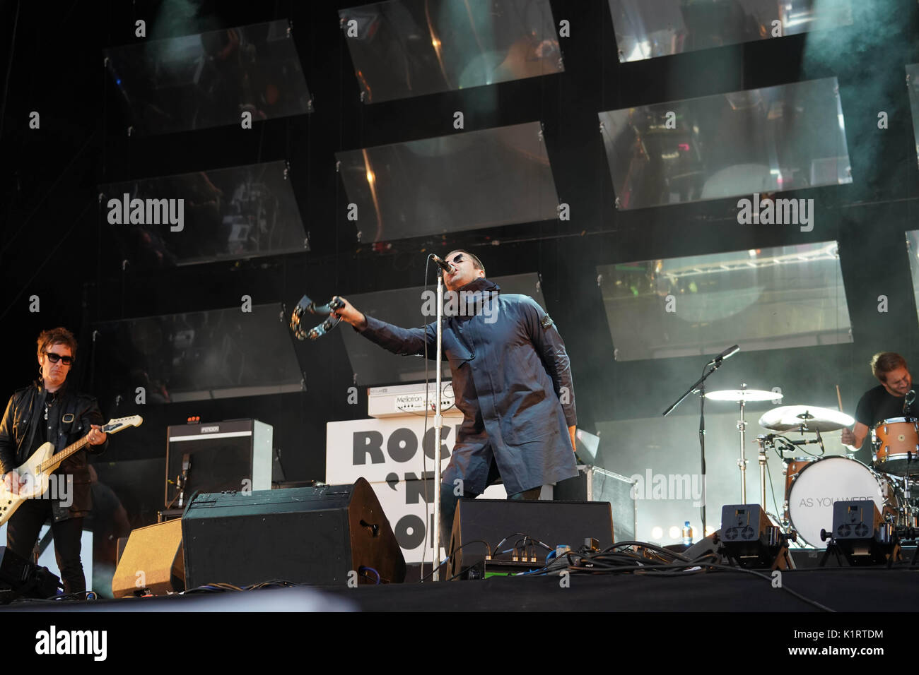 Liam gallagher performing hi-res stock photography and images - Alamy