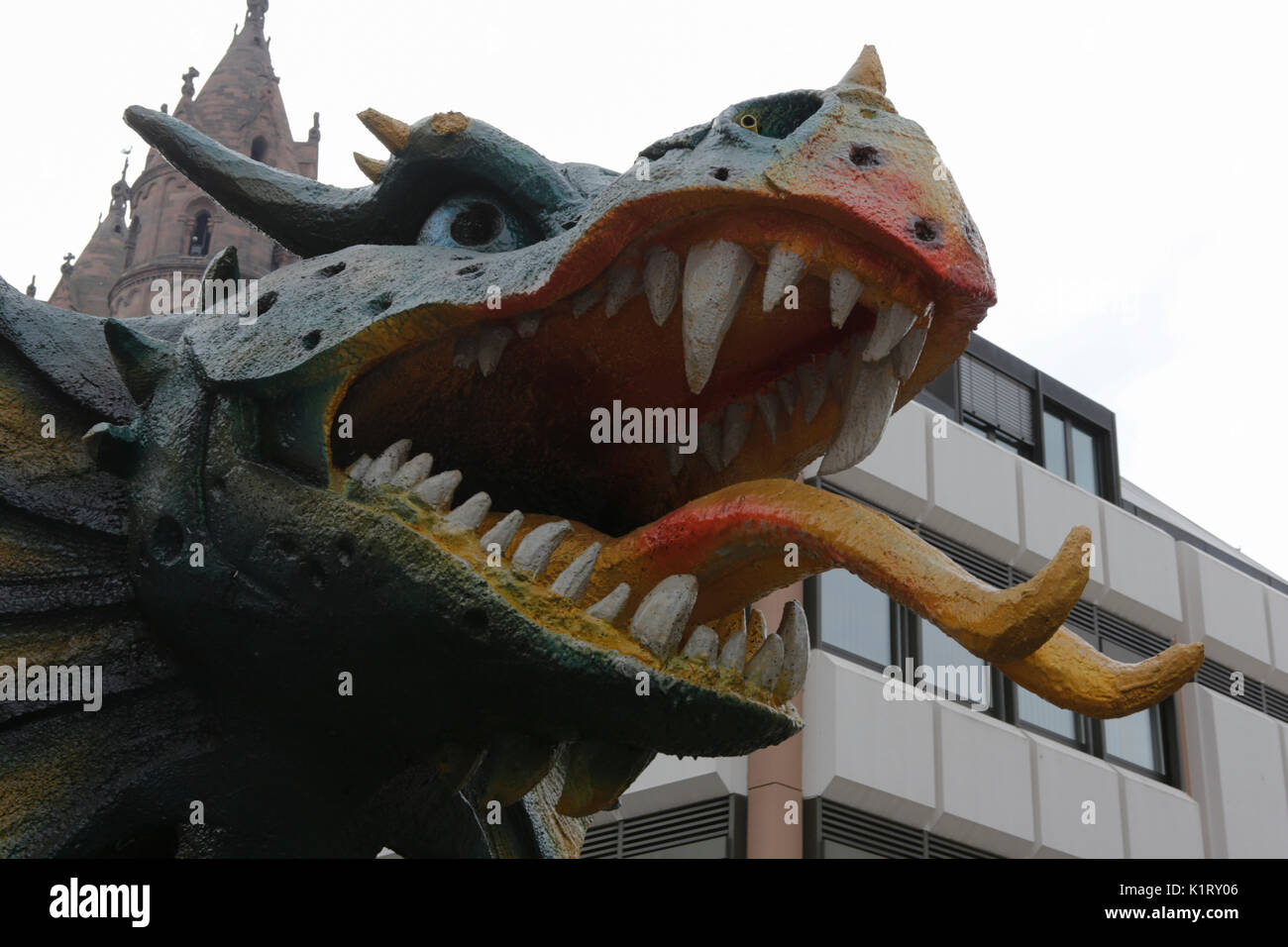 Worms, Germany. 27th August 2017. A large papier-mache dragon, the ...
