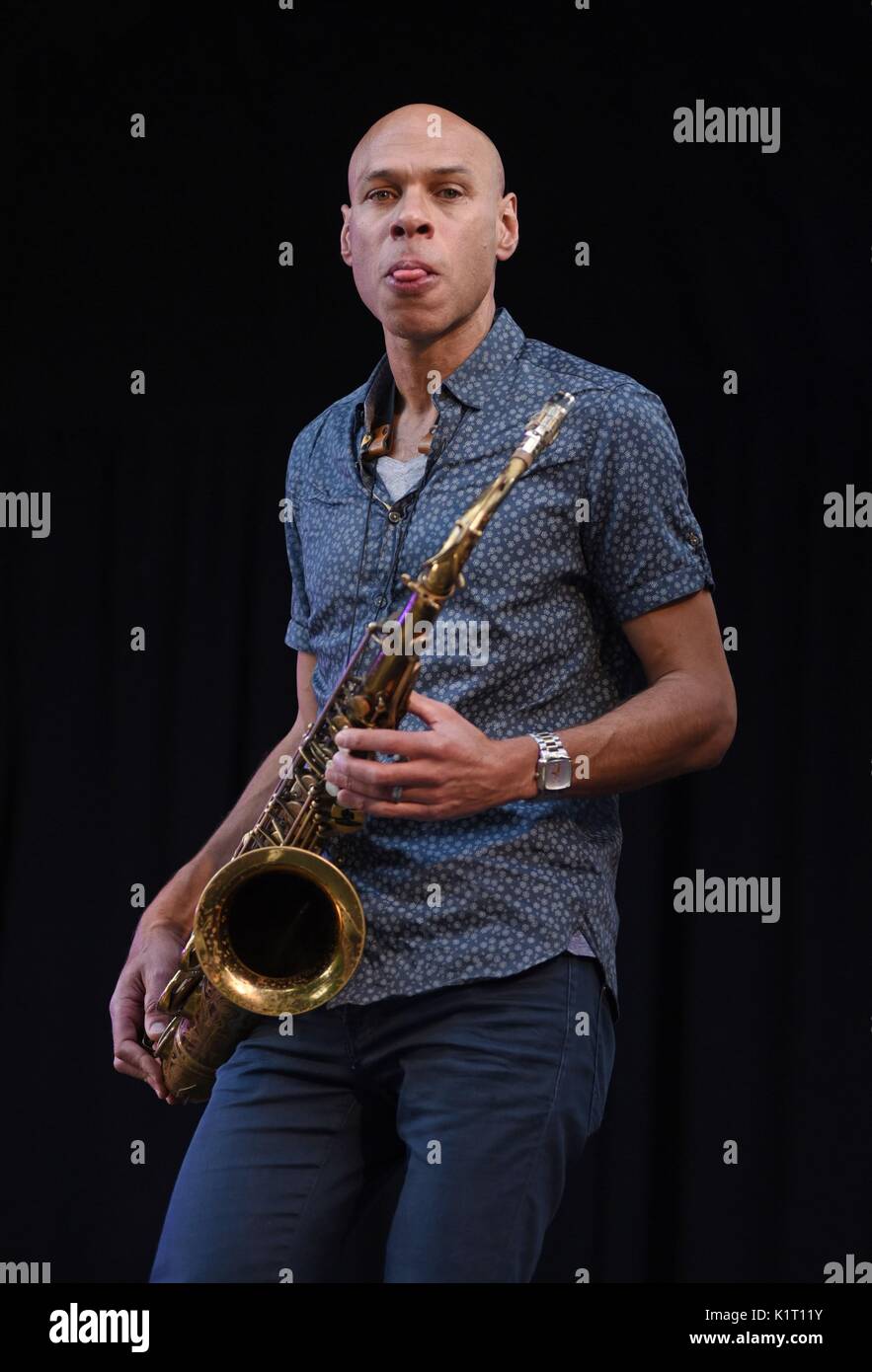 Joshua redman hi-res stock photography and images - Alamy