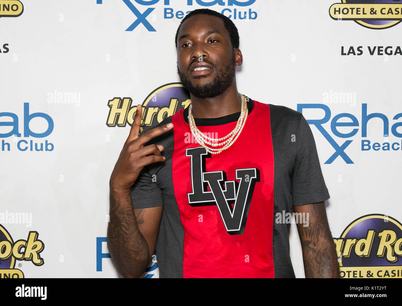 Las Vegas, NV, USA. 27th Aug, 2017. MEEK MILL performs at REHAB Pool ...