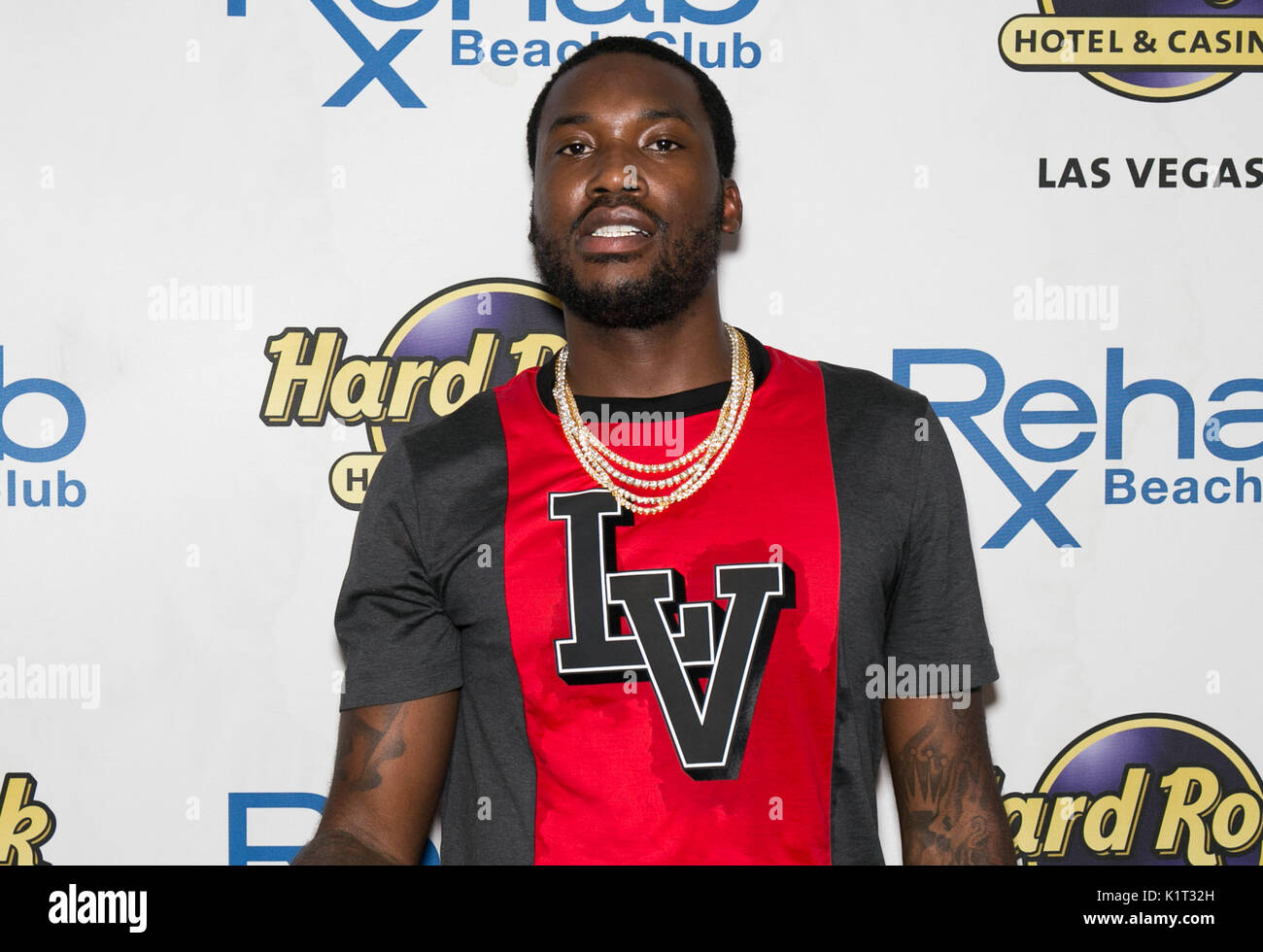 Las Vegas, NV, USA. 27th Aug, 2017. MEEK MILL performs at REHAB Pool ...
