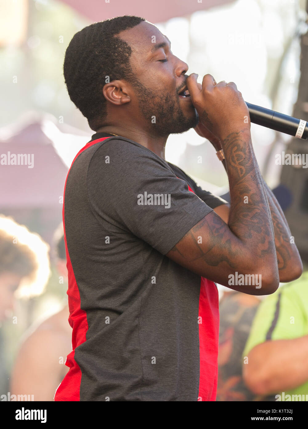 Las Vegas, NV, USA. 27th Aug, 2017. MEEK MILL performs at REHAB Pool ...