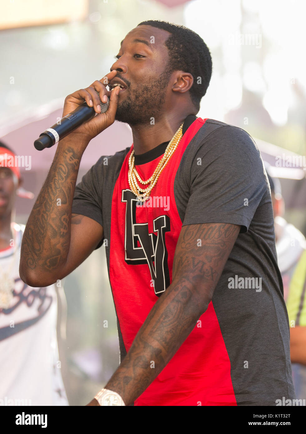 Las Vegas, NV, USA. 27th Aug, 2017. MEEK MILL performs at REHAB Pool ...
