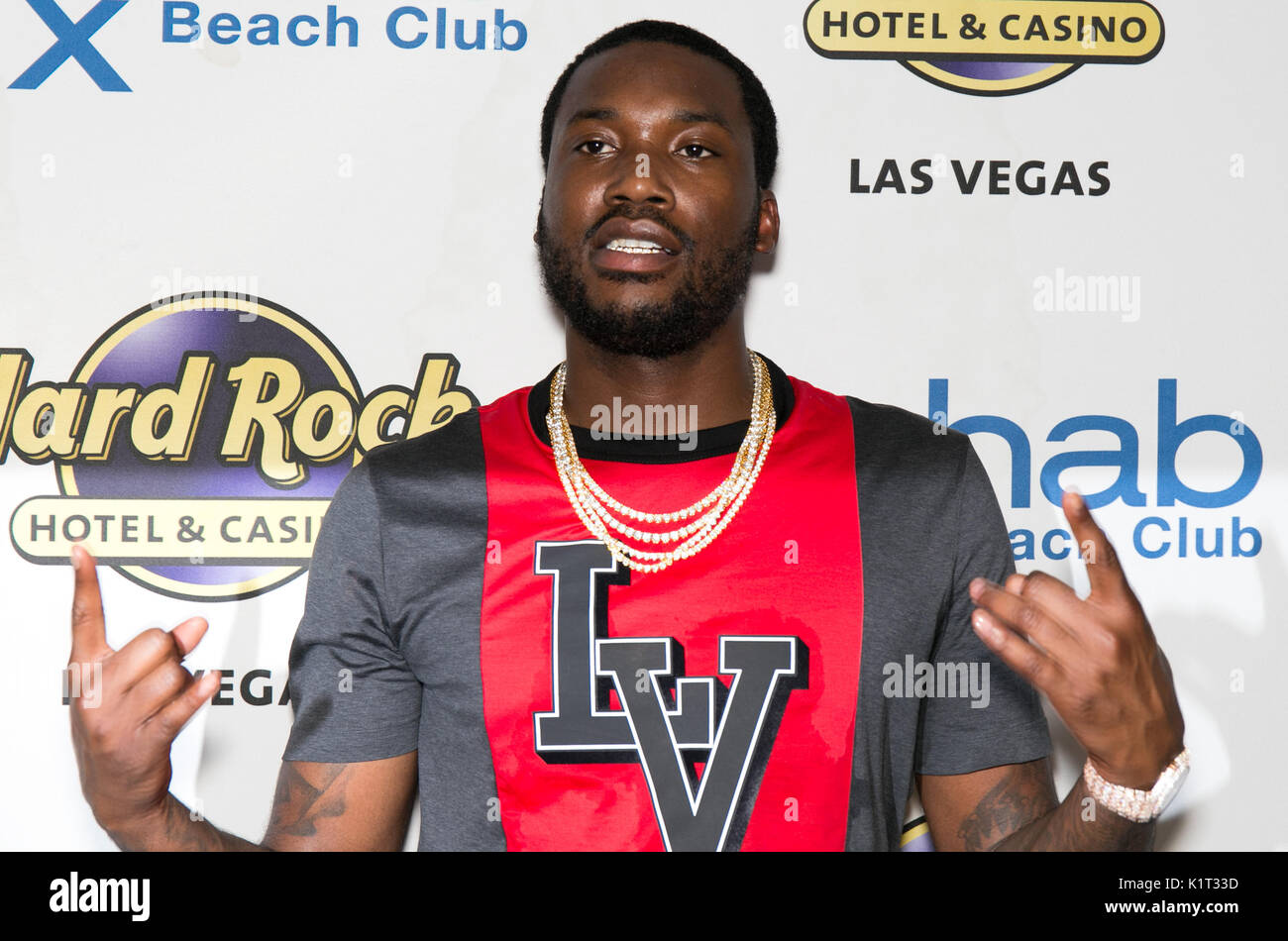 Las Vegas, NV, USA. 27th Aug, 2017. MEEK MILL performs at REHAB Pool ...