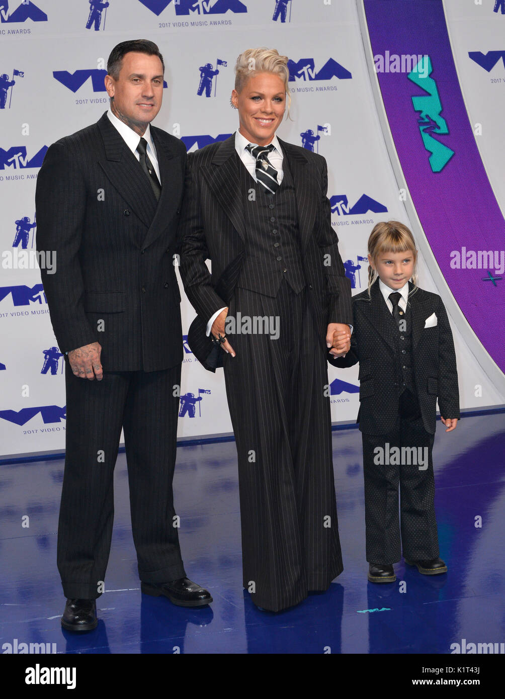 Los Angeles, USA. 27th Aug, 2017. Pink & Carey Hart & Willow Sage Hart ...