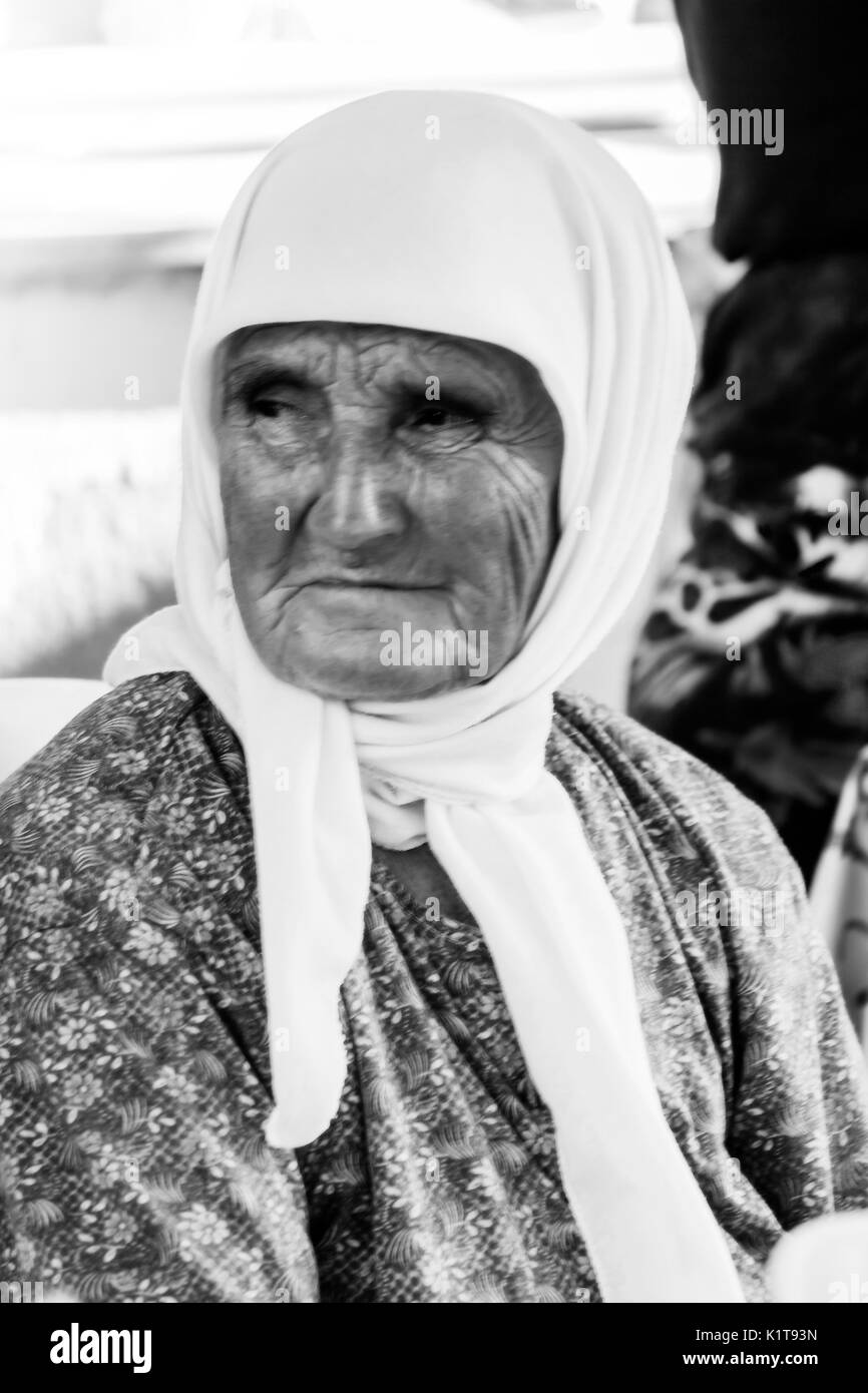 Portrait of an old turkish woman Stock Photo - Alamy