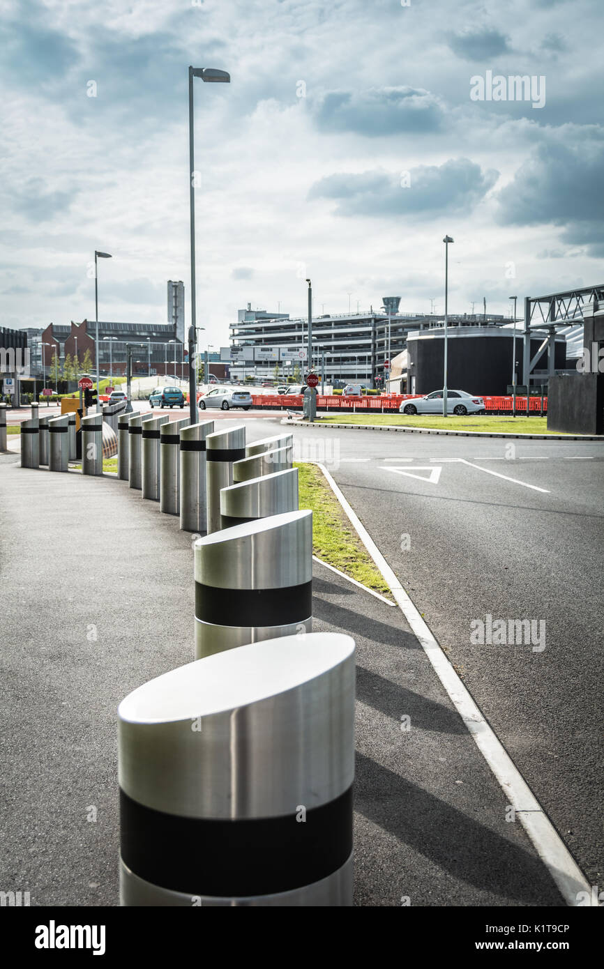 Security bollards outside the Heathrow Airport Terminal Two Building ...