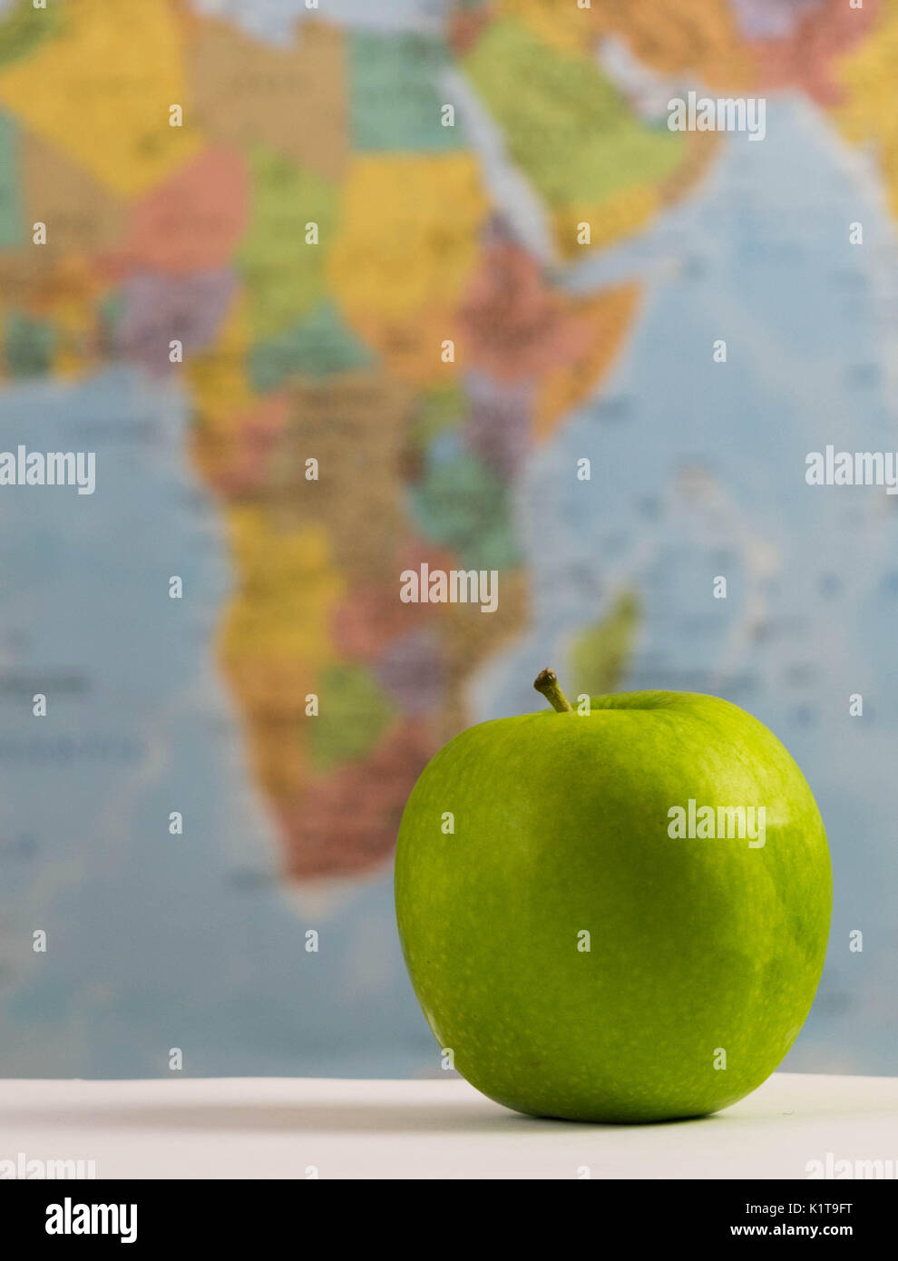 Green apples around the world Stock Photo - Alamy