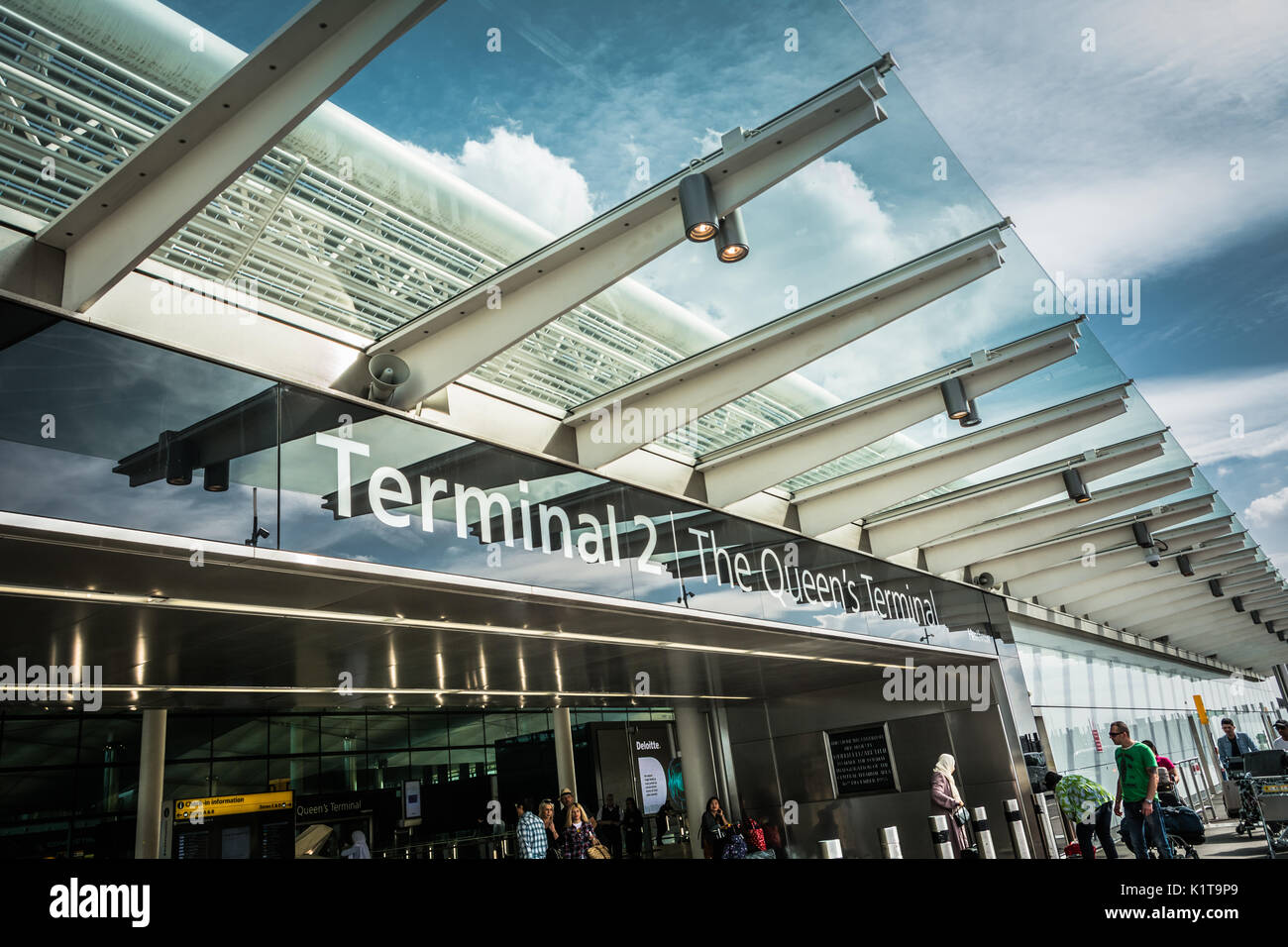 Terminal 2 Heathrow Stock Photos & Terminal 2 Heathrow Stock Images - Alamy