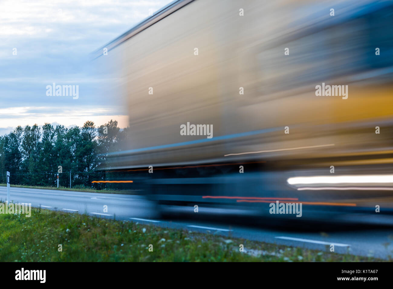 Oncoming vehicle motorway hi-res stock photography and images - Alamy