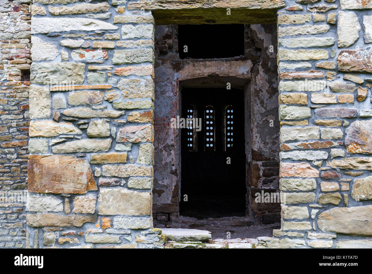 Ancient architecture background: old stone ruines wall texture pattern ...