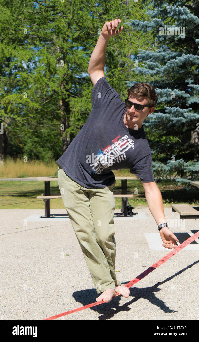Slacklining hi-res stock photography and images - Alamy