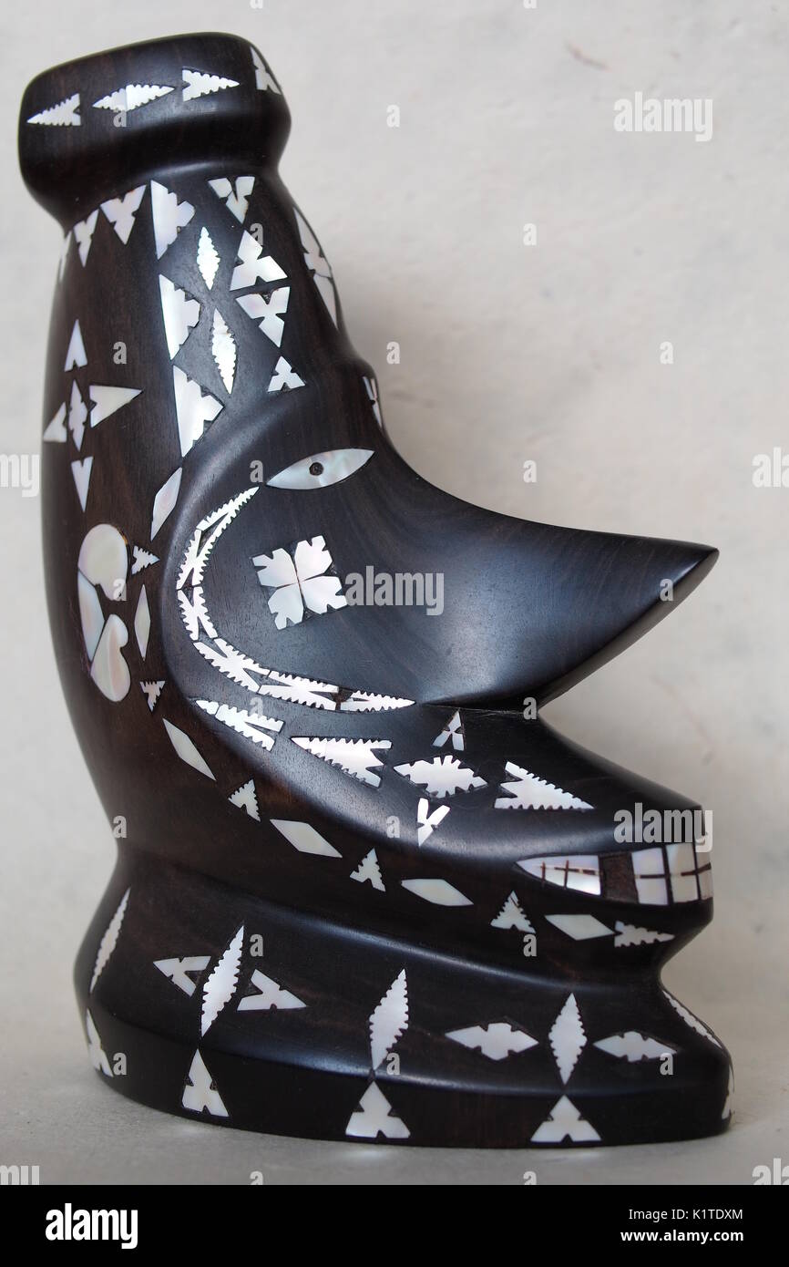 Tomoko canoe prow (Nguzu nguzu), side view. 195mm tall. Purchased in ...