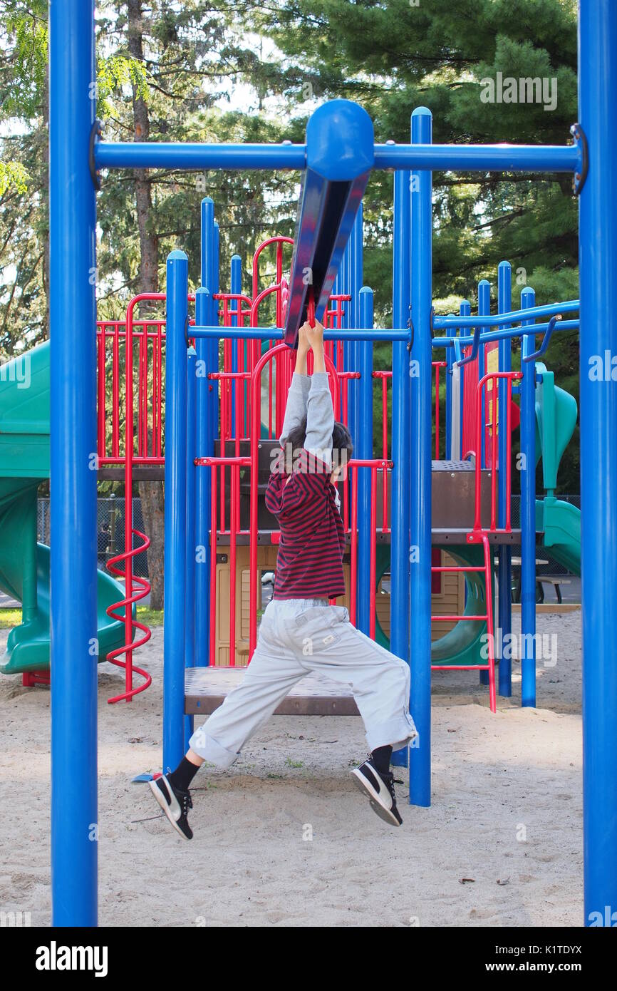 Zipline in playpark hi-res stock photography and images - Alamy