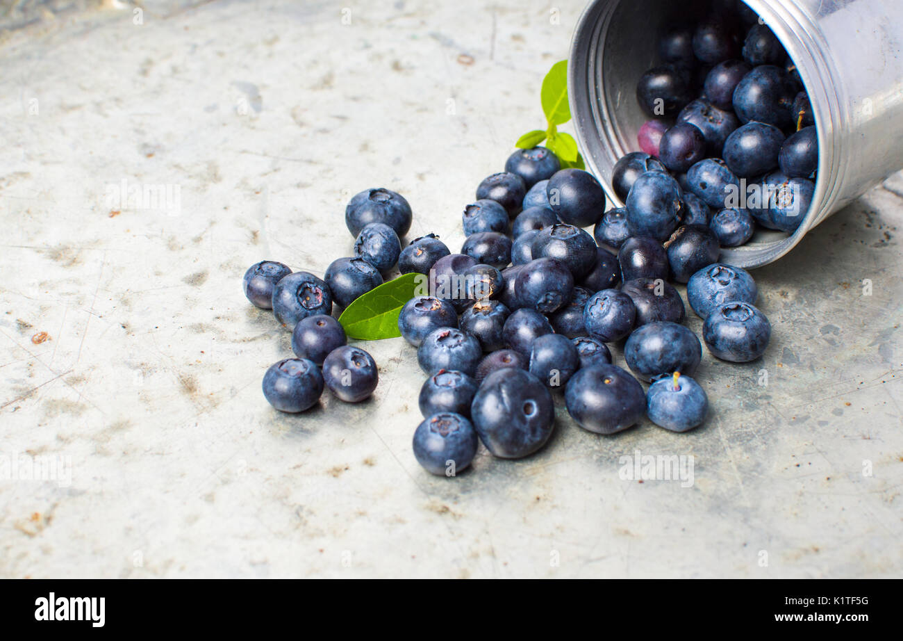 Food falling out hi-res stock photography and images - Alamy