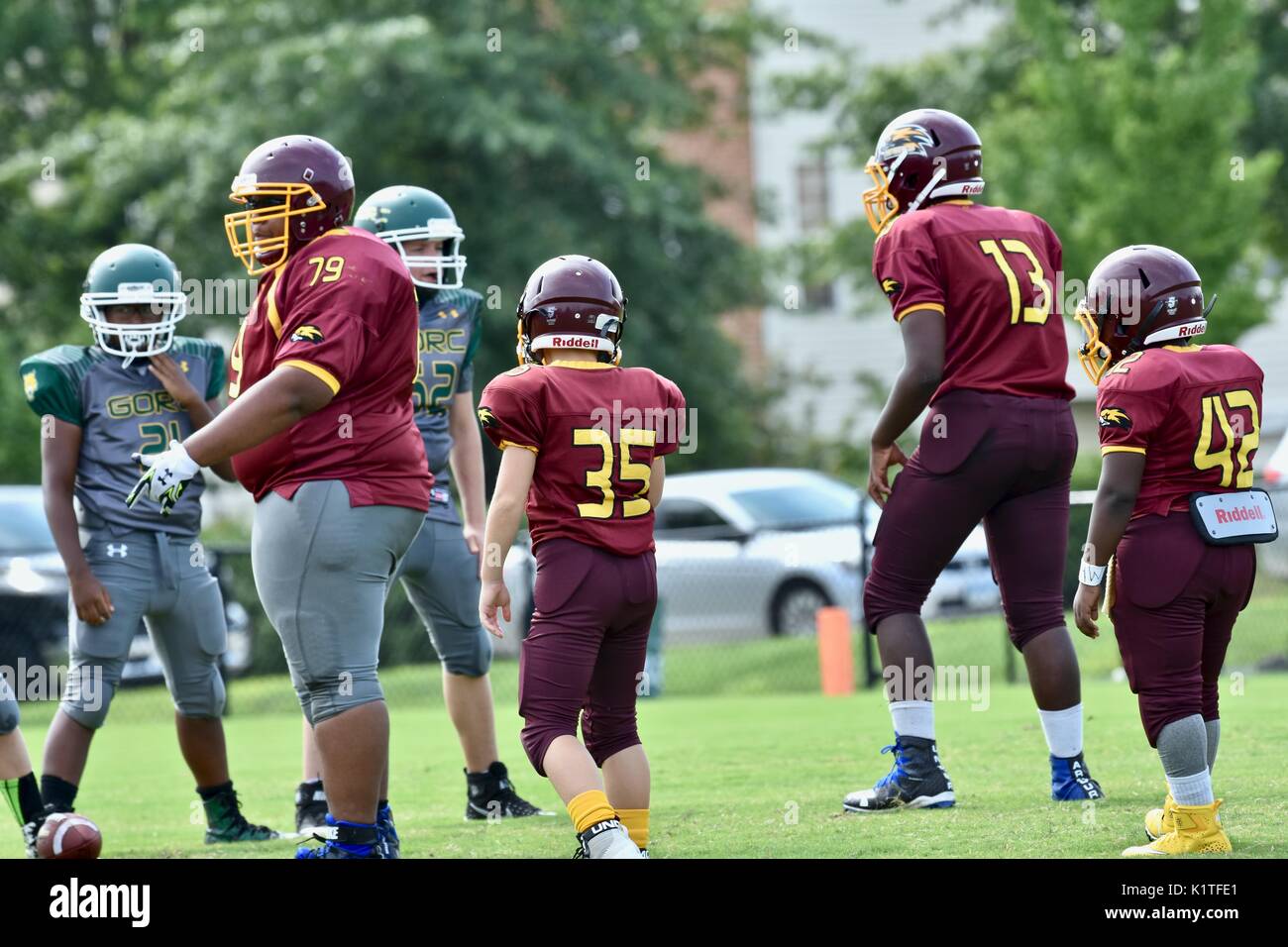 Teens playing tackle football hi-res stock photography and images - Alamy