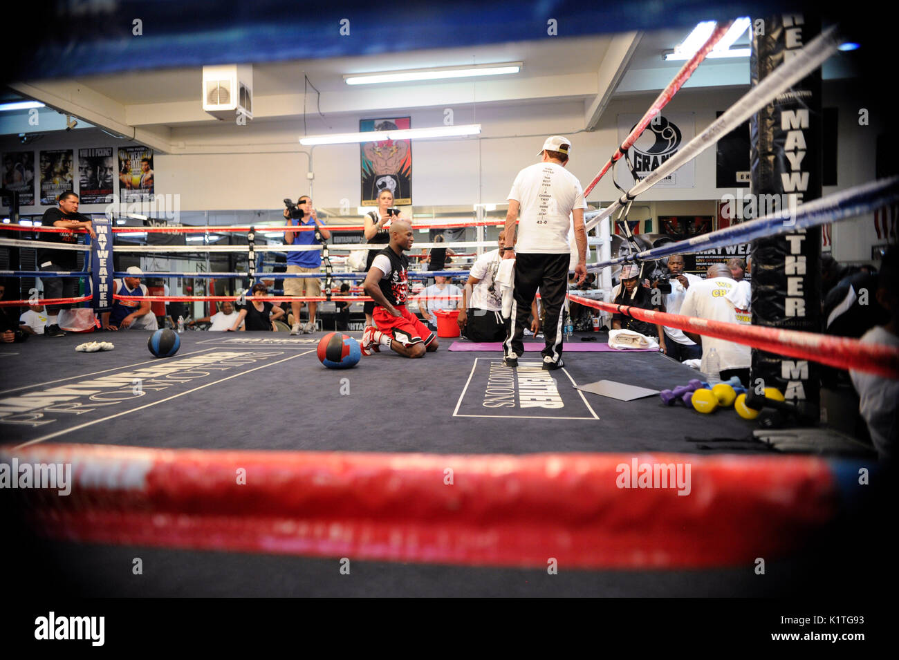 Boxer Floyd Mayweather Jr. trains front media Mayweather Boxing Gym ...