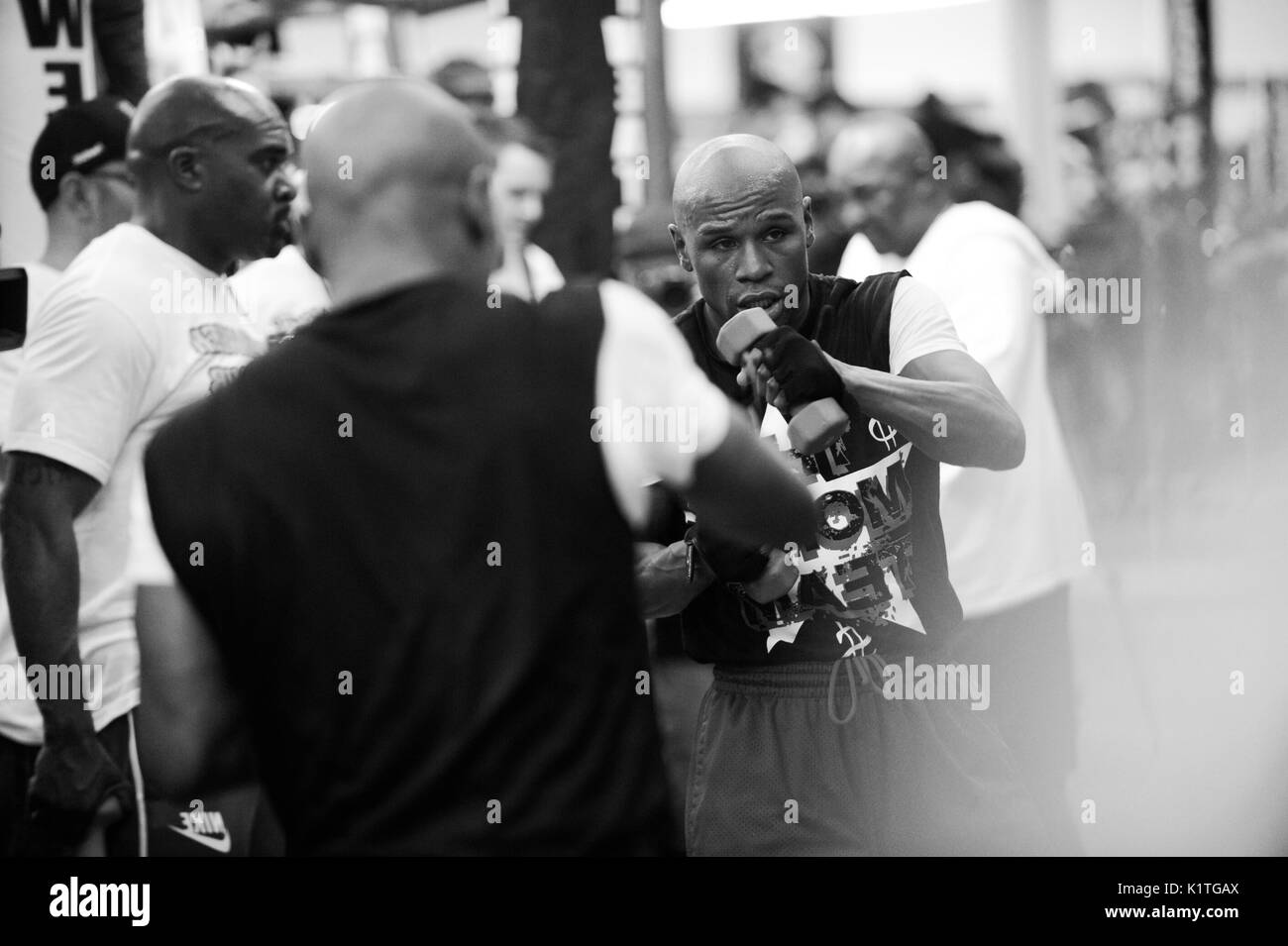 Floyd mayweather training Black and White Stock Photos & Images - Alamy