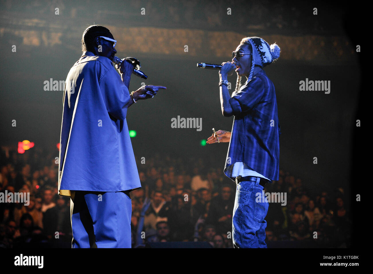 Snoop dogg concert crowd hi-res stock photography and images - Alamy