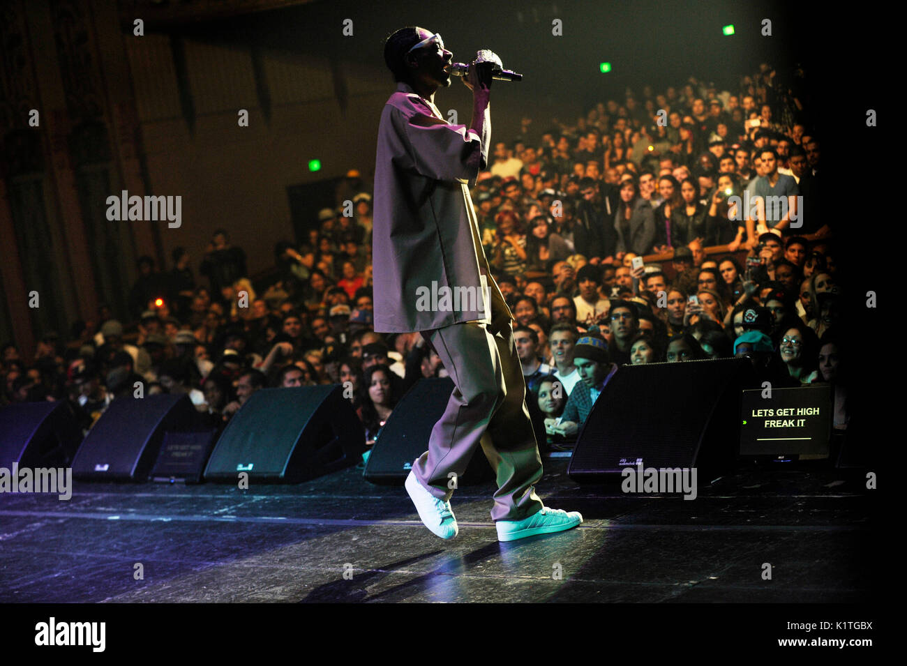 Snoop dogg concert crowd hi-res stock photography and images - Alamy