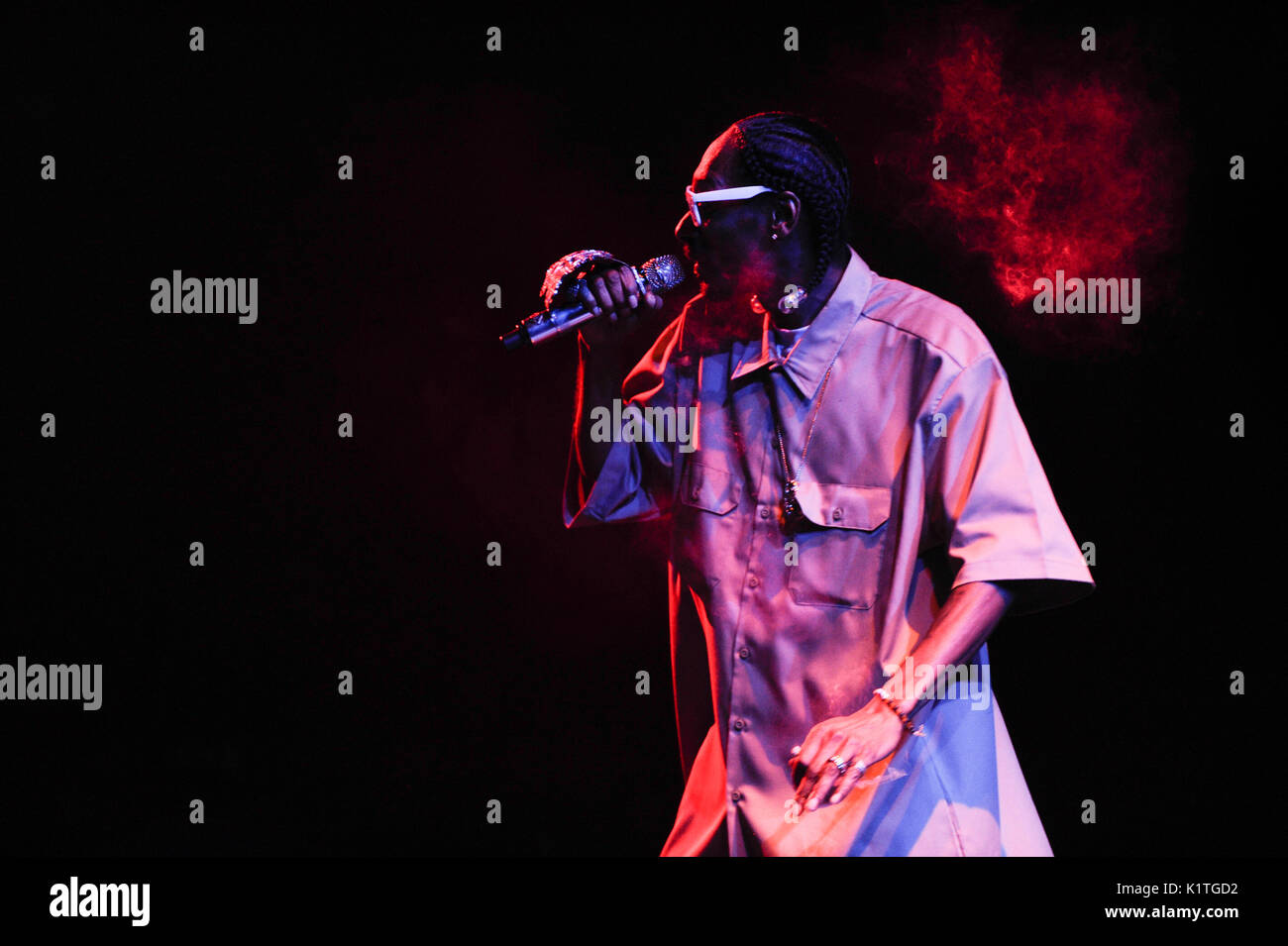 Rapper Snoop Dogg performs Wiltern Theater support Snoop Dogg Wiz ...