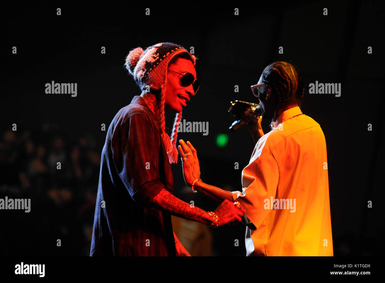 Snoop dogg concert crowd hi-res stock photography and images - Alamy