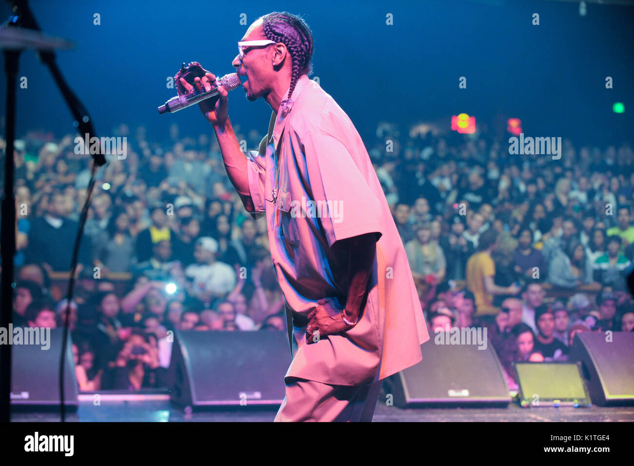 Snoop dogg concert crowd hi-res stock photography and images - Alamy