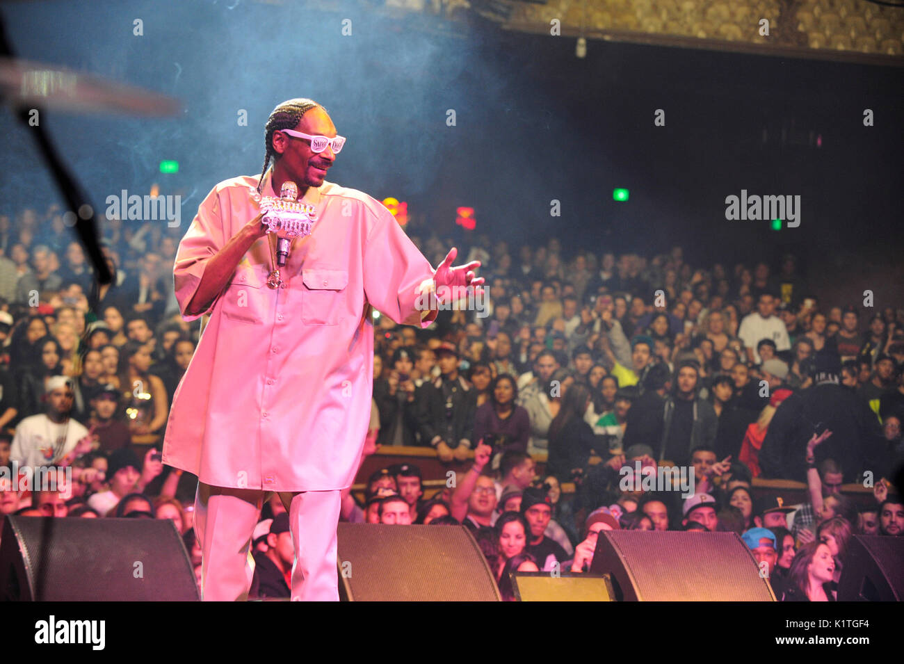 Snoop dogg concert crowd hi-res stock photography and images - Alamy