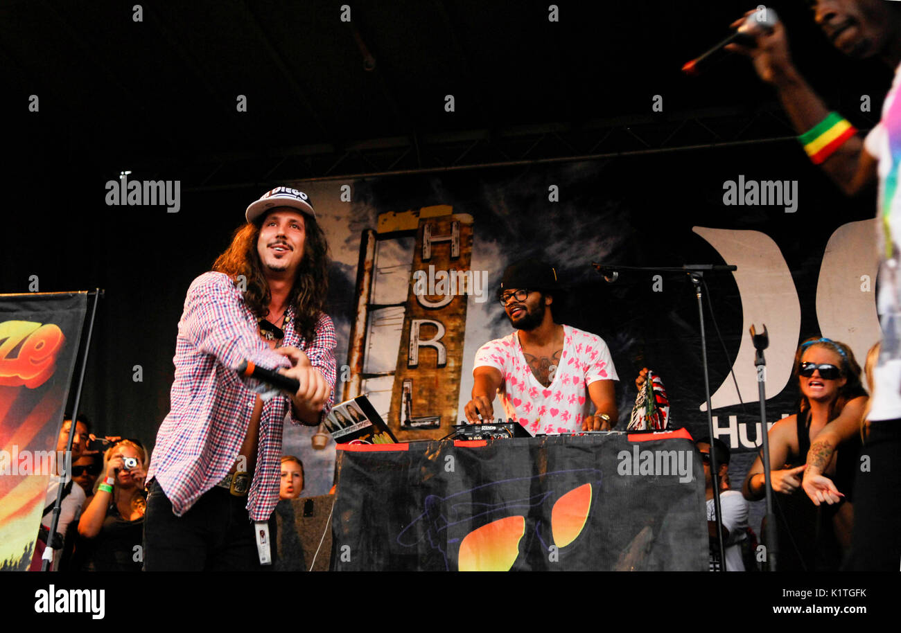 Shwayze performing 2008 Vans Warped Tour Coors Amphitheater San Diego ...