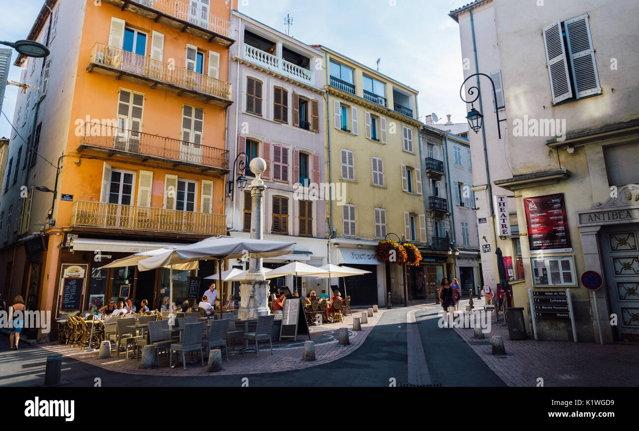 Busy cafe in Antibes, Cote d'Azur, France Stock Photo - Alamy