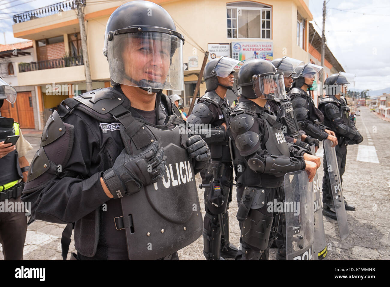 Riot shield hi-res stock photography and images - Alamy
