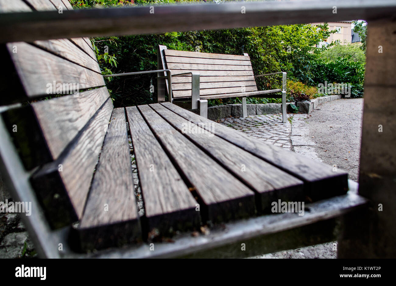Outdoor tree benches hi-res stock photography and images - Alamy