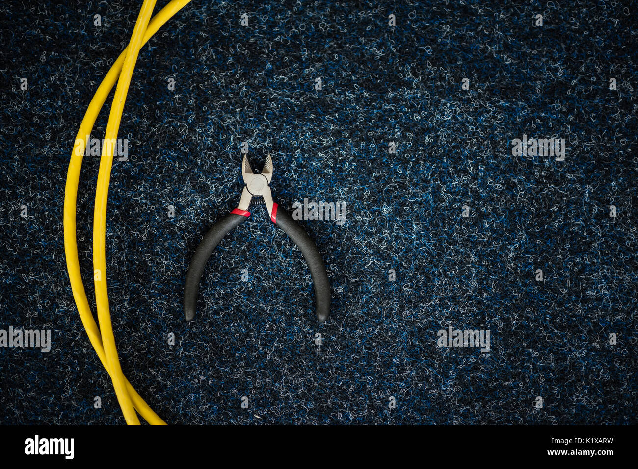 Red black wire cable cutter hi-res stock photography and images - Alamy