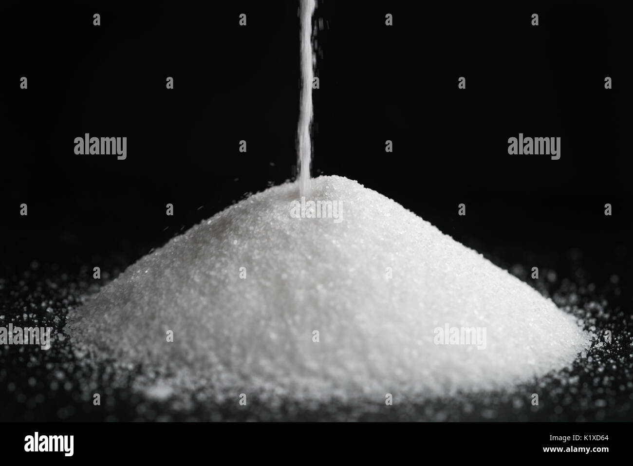 Salt falling hi-res stock photography and images - Alamy