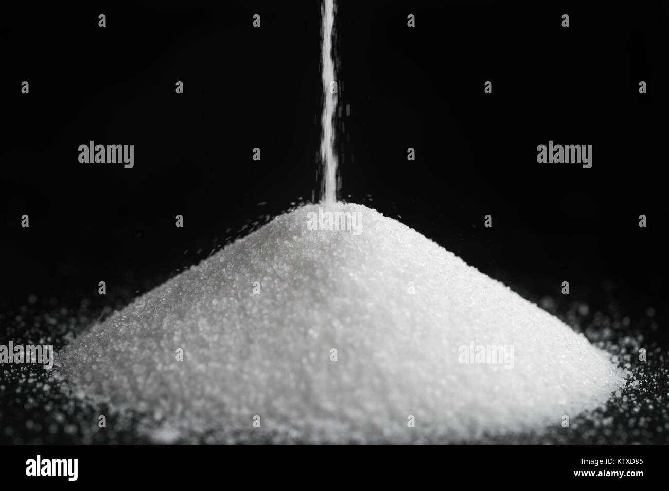 Salt falling hi-res stock photography and images - Alamy