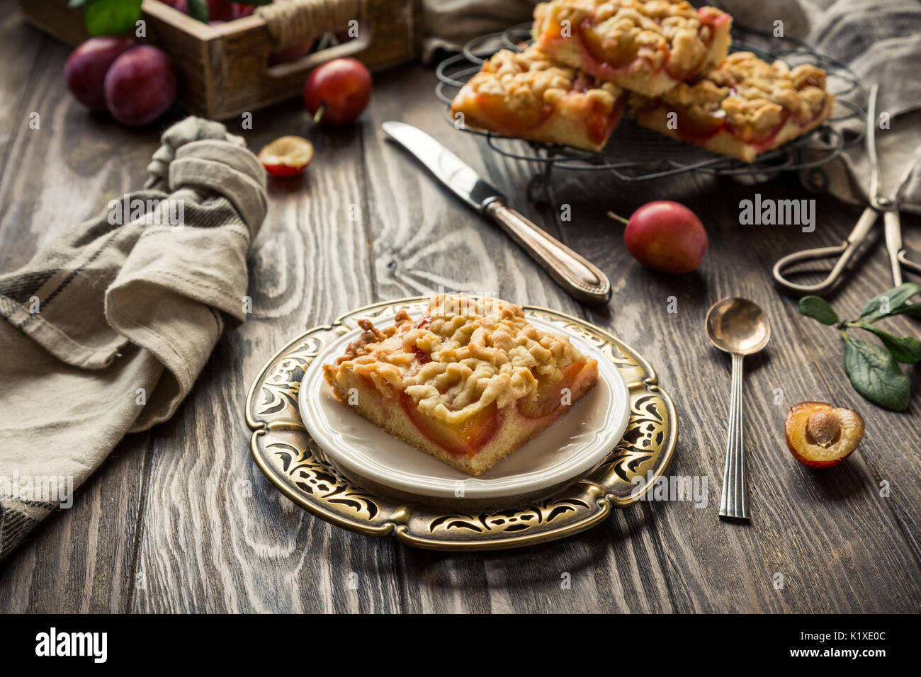 Fruit crumb cake hi-res stock photography and images - Alamy