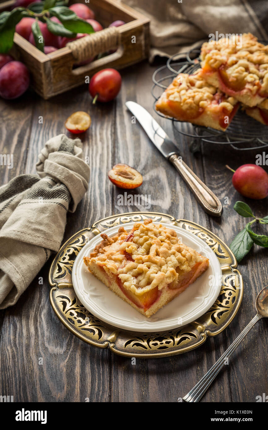 Fruit crumb cake hi-res stock photography and images - Alamy