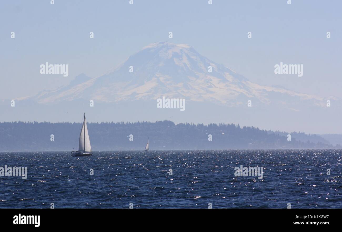 Puget sound washington rainier hi-res stock photography and images - Alamy